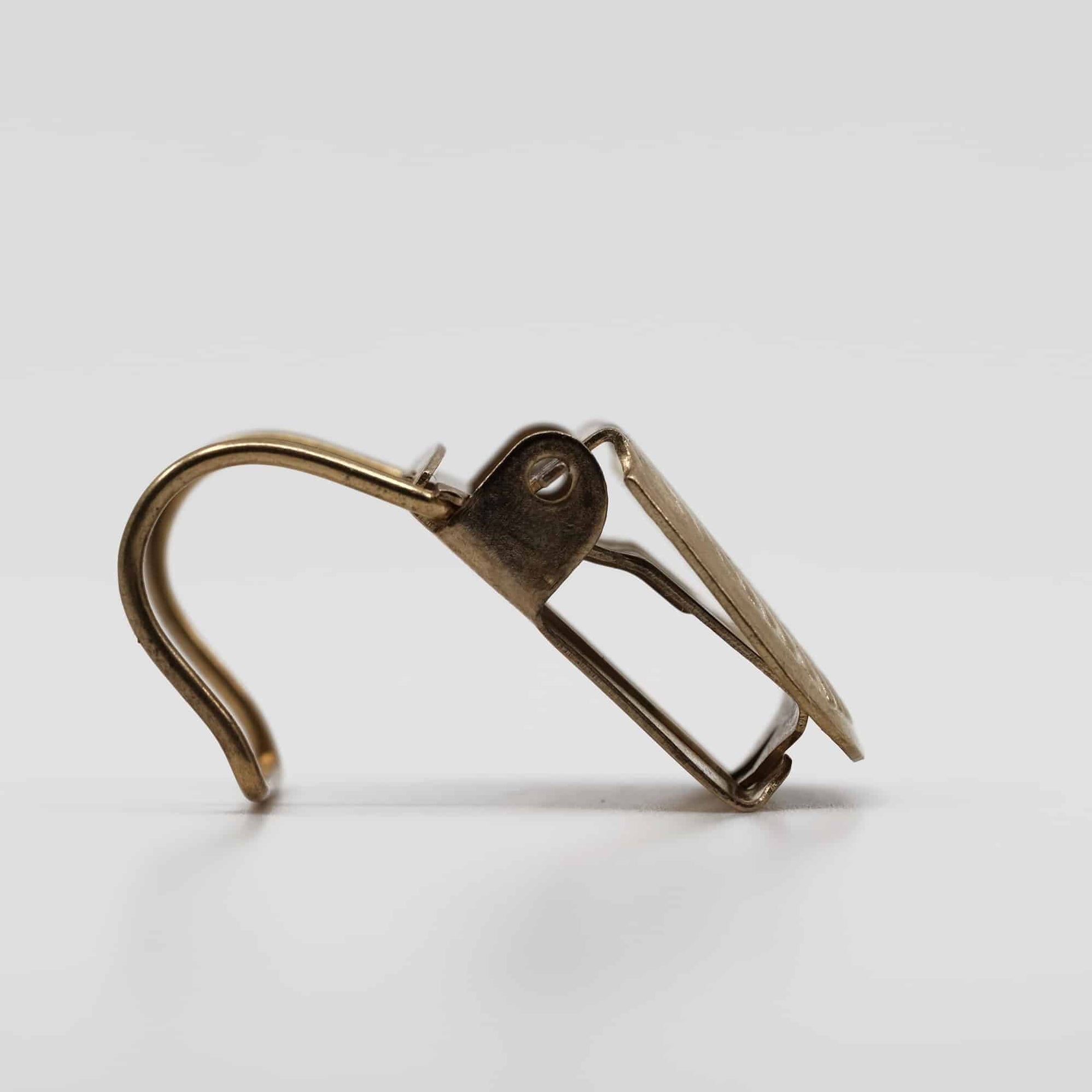 Versatile Rug Display Clips - Secure & Stylish | HM Nabavian